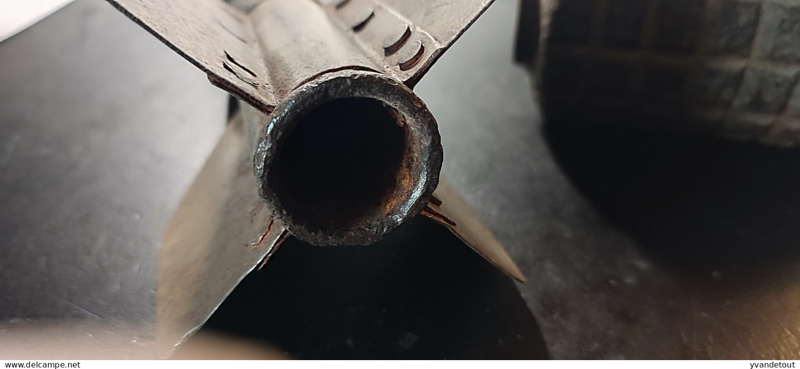 Armes neutralisées - Explosif. Obus tranchée Grenade "Pigeon" allemande ...